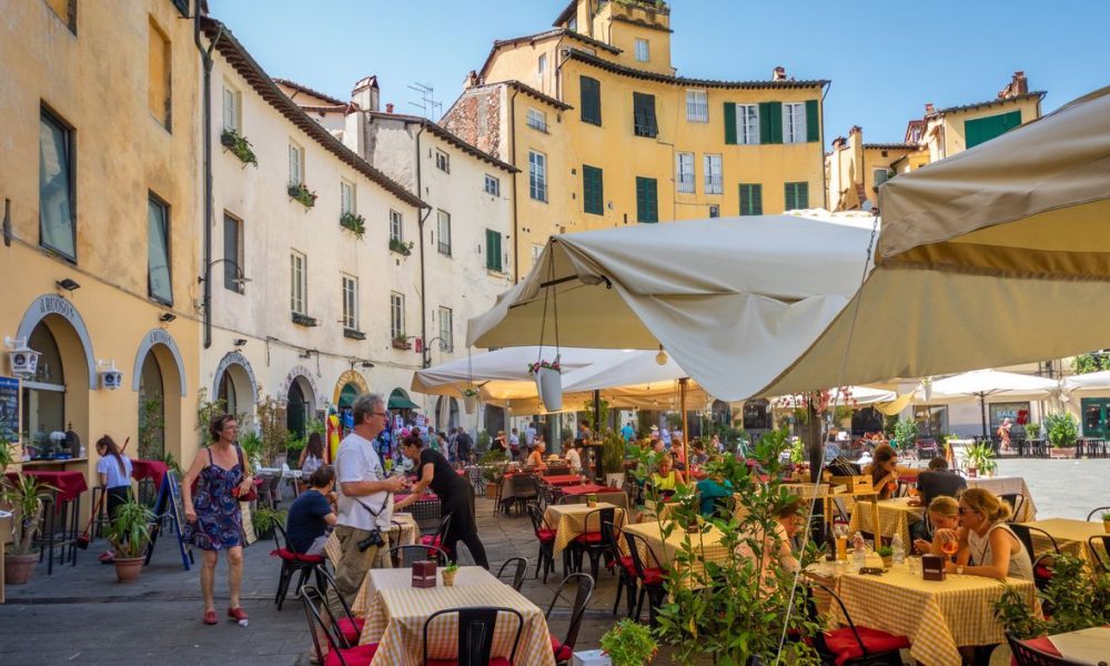 Piazza dell’Anfiteatro in Lucca - Discover Tuscany | Our Journal